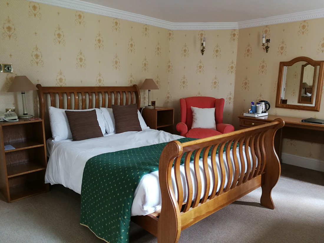 Hotel rooms in the Swindon area. Chiseldon House Hotel SN4 0NE